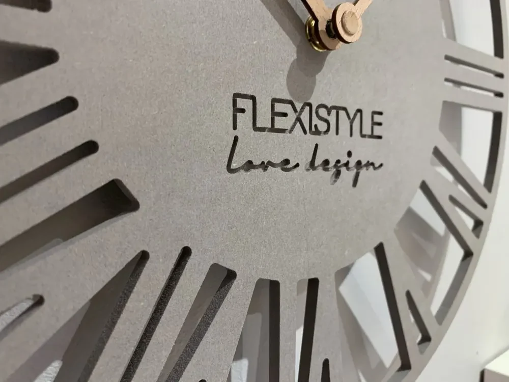 Ceas simplu de perete gri cu design din lemn | BIANO